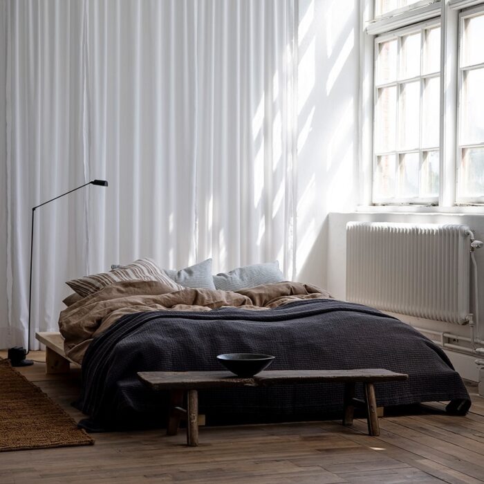 Japan Sengeramme Fra Karup Design i Massiv Fyrretræ | Japandi