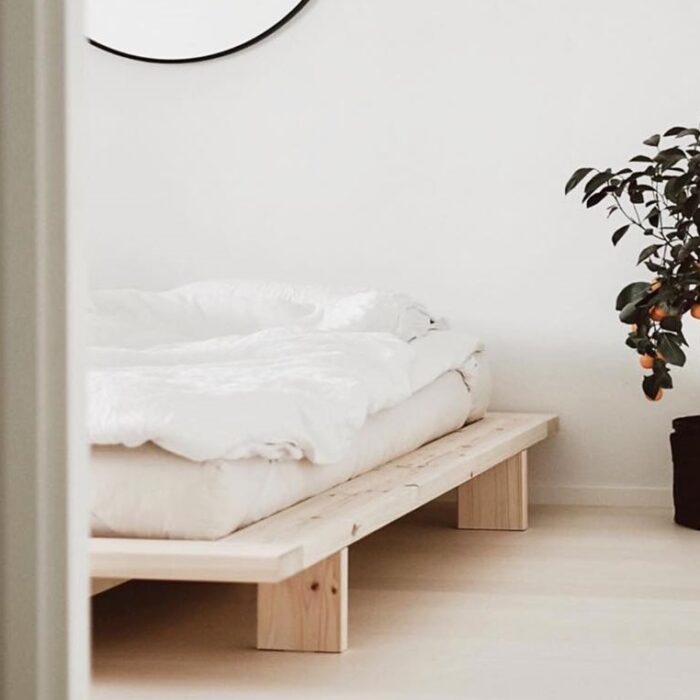 Japan Sengeramme Fra Karup Design i Massiv Fyrretræ | Japandi