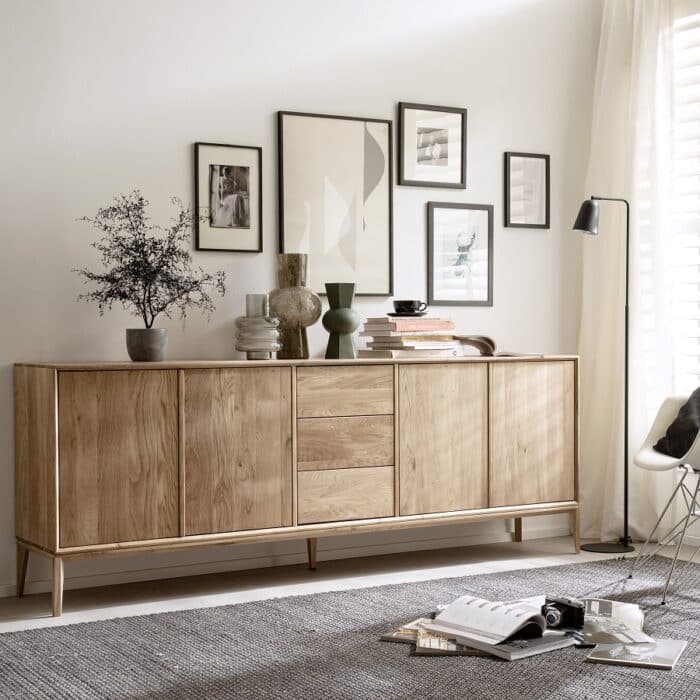 Snedker Skænk i Massiv Egetræ & Naturolie | 3 Skuffer & 4 Låger